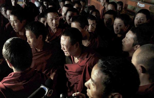Monks ruin China's attempt to show riots have subsided
