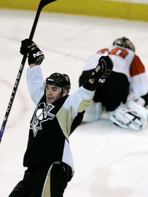Penguins net win in overtime thanks to Dupuis slap shot