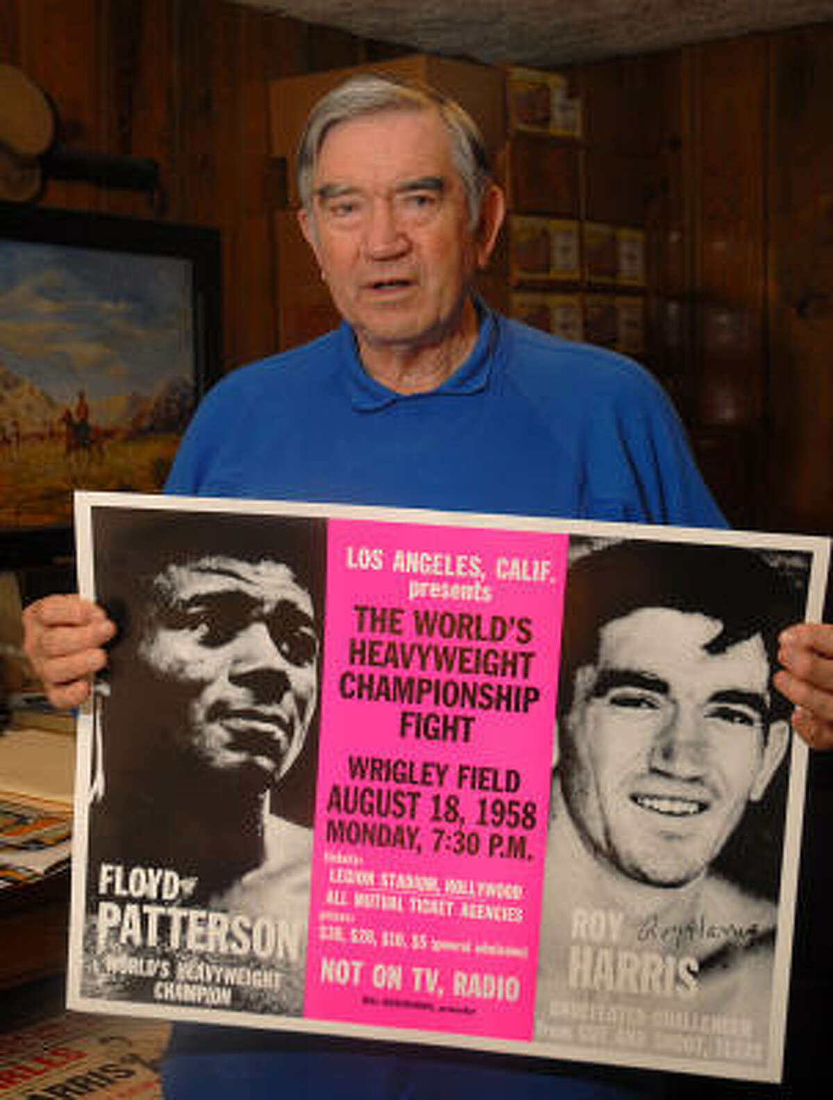 Boxing legend recalls title bout 50 years ago (with photos)