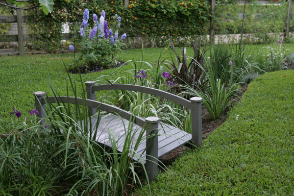PROJECT: Building a swale for your garden