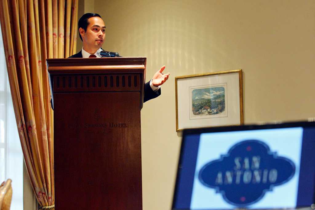 Castro meets with Calderón