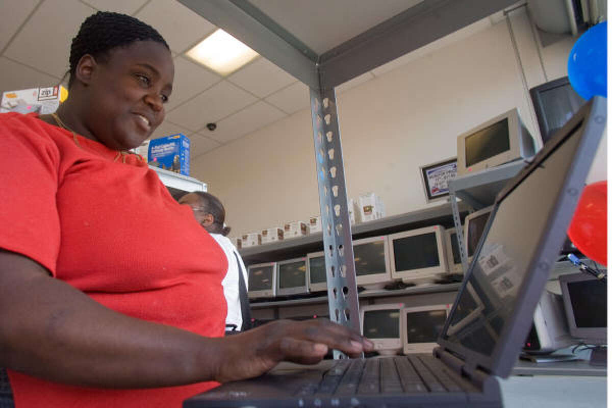 Goodwill Industries, Dell join forces to offer computer-recycling program