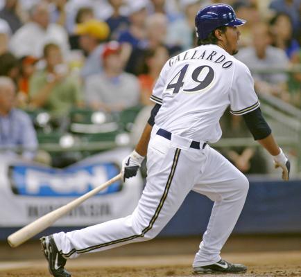 Brewers' Gallardo debuts with 5-4 win