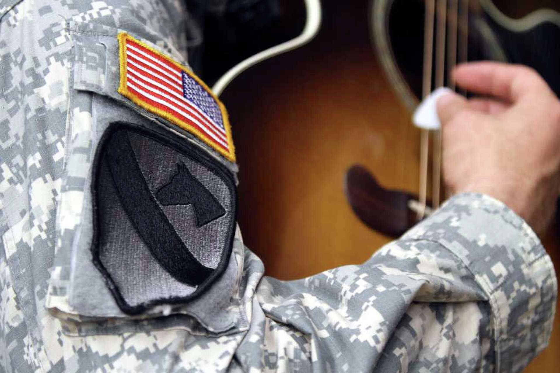 Music therapy helps heal war veterans