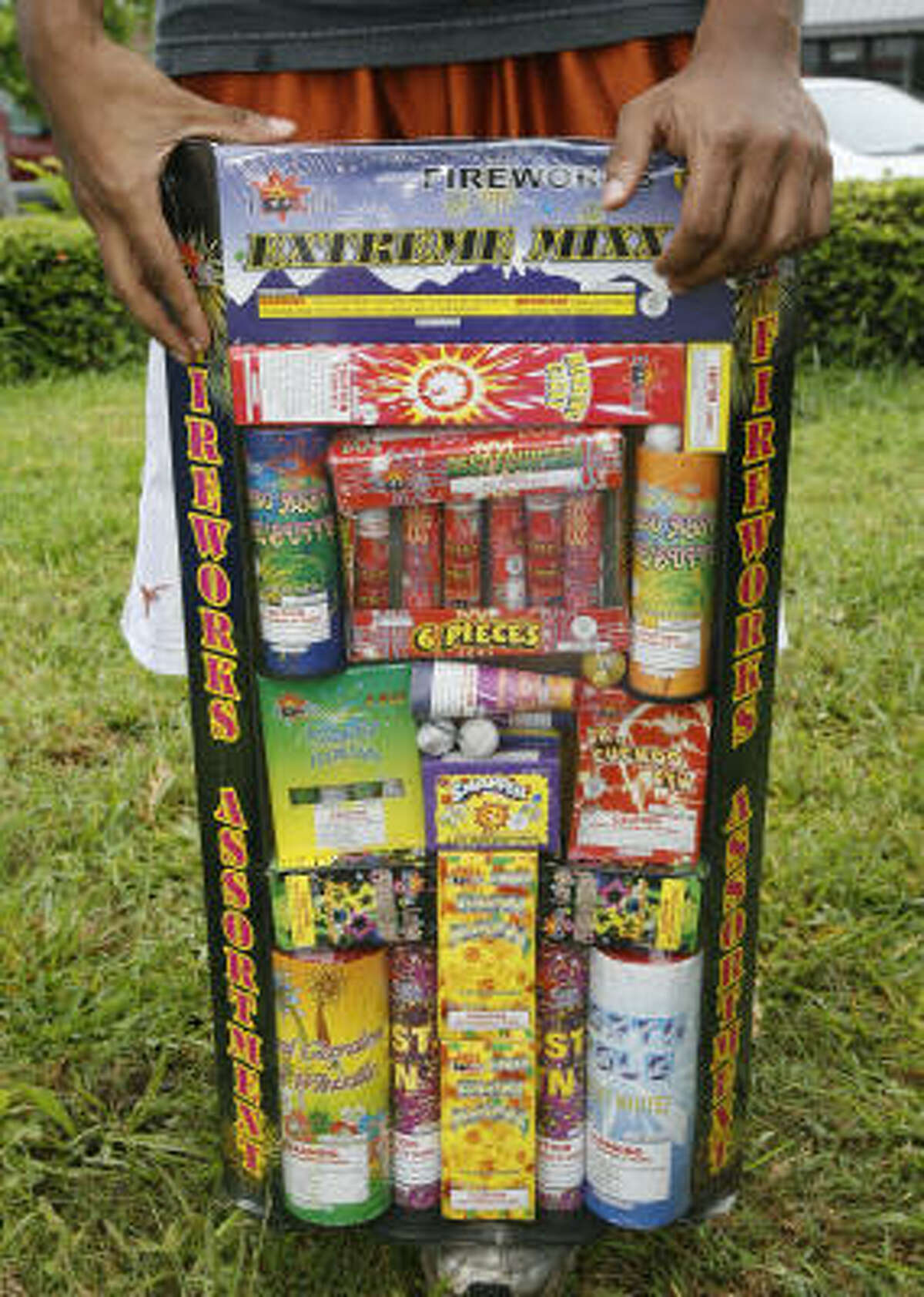 Fireworks vendors fired up for Fourth of July