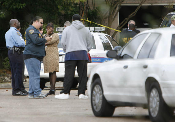 Family finds Houston officer shot to death