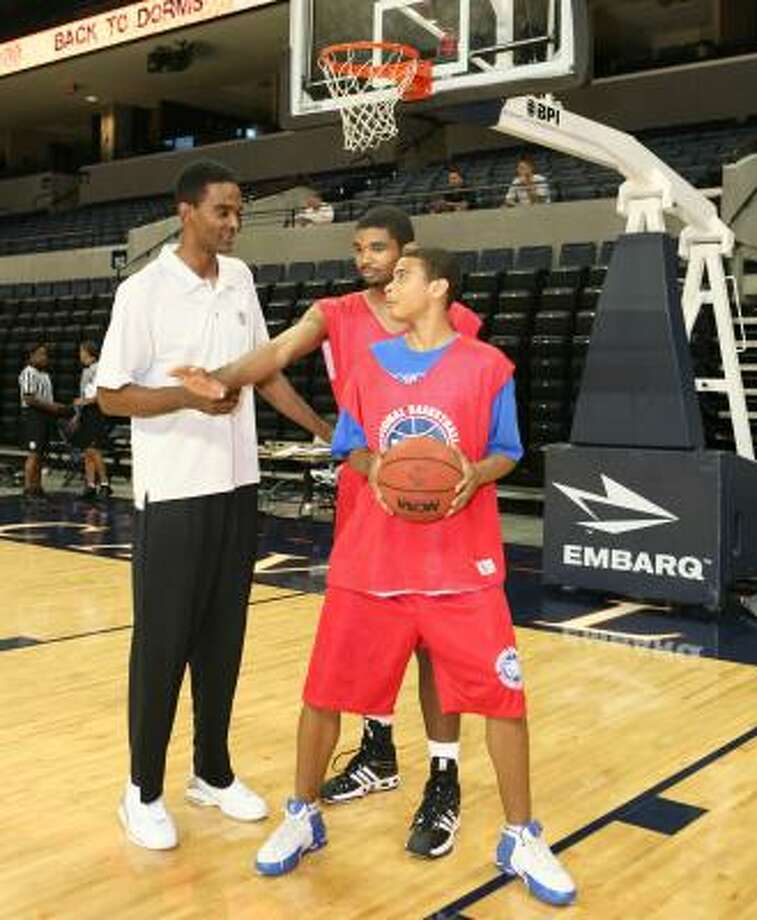 Newsmakers: Sampson shares knowledge on court - Houston Chronicle