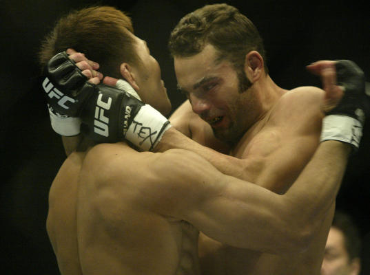 Houston fans see huge UFC upset (w/ video)