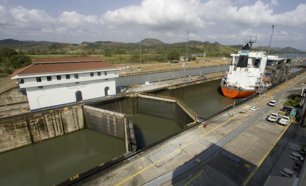 Panama Canal's new dig draws crowd