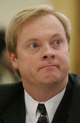 Ex-Enron official settles for $300,000