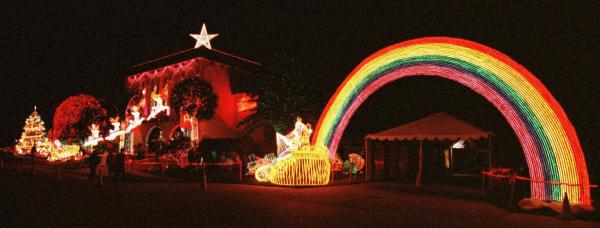 Louisiana Christmas light extravaganza staying at home