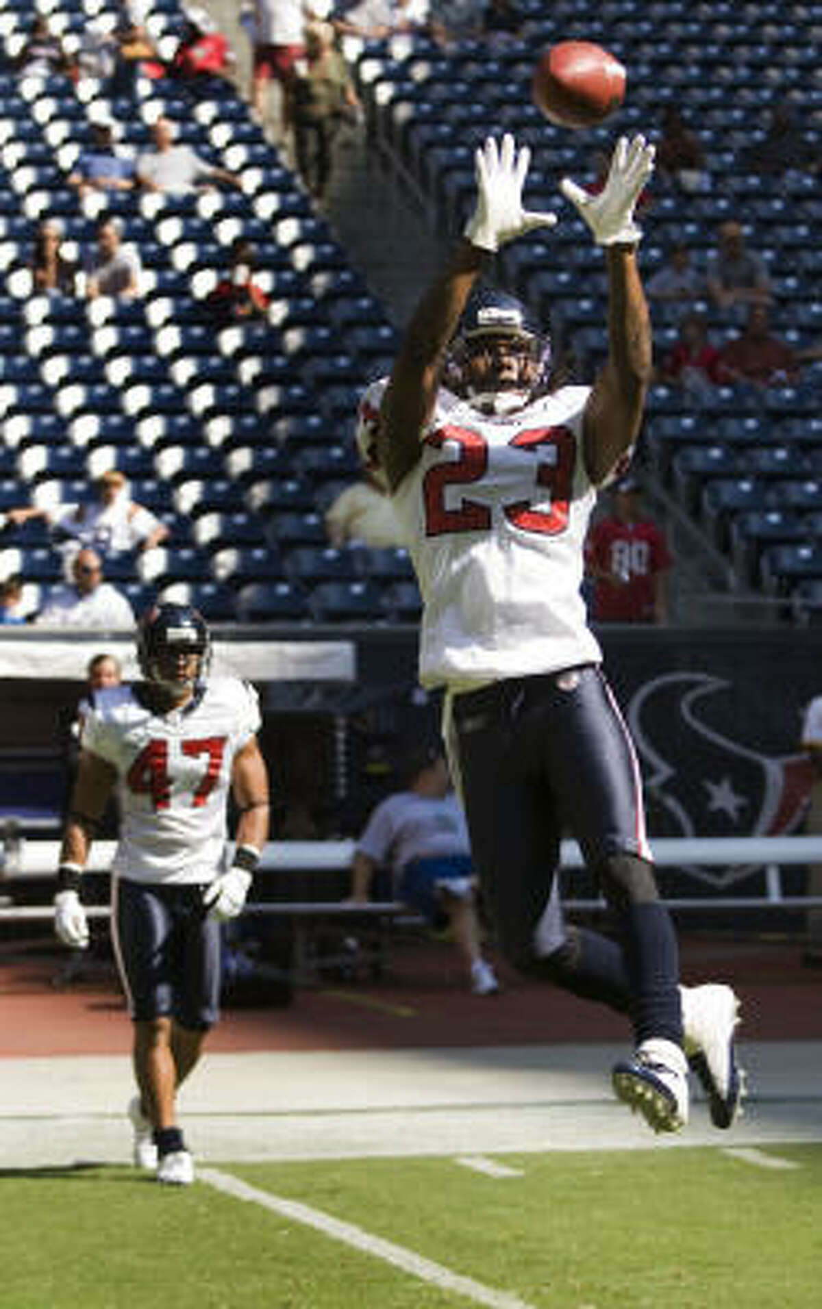 TEXANS TAKE ON LIONS AT RELIANT STADIUM