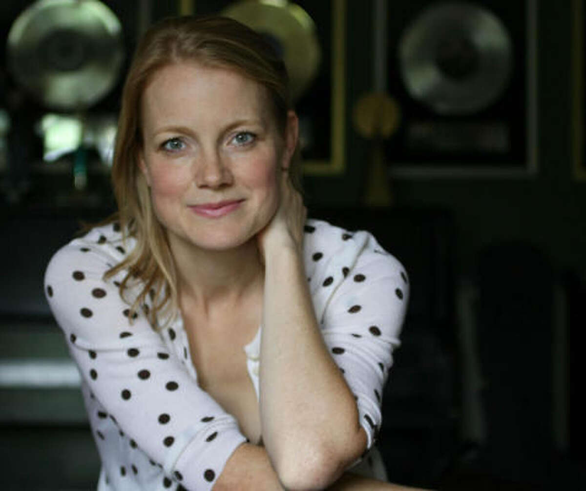 Country singer Kelly Willis finds time to create again