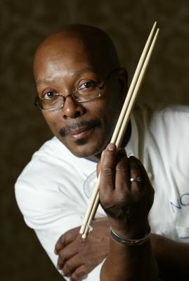 Noé chef leaves restaurant to pursue Iron Chef stardom