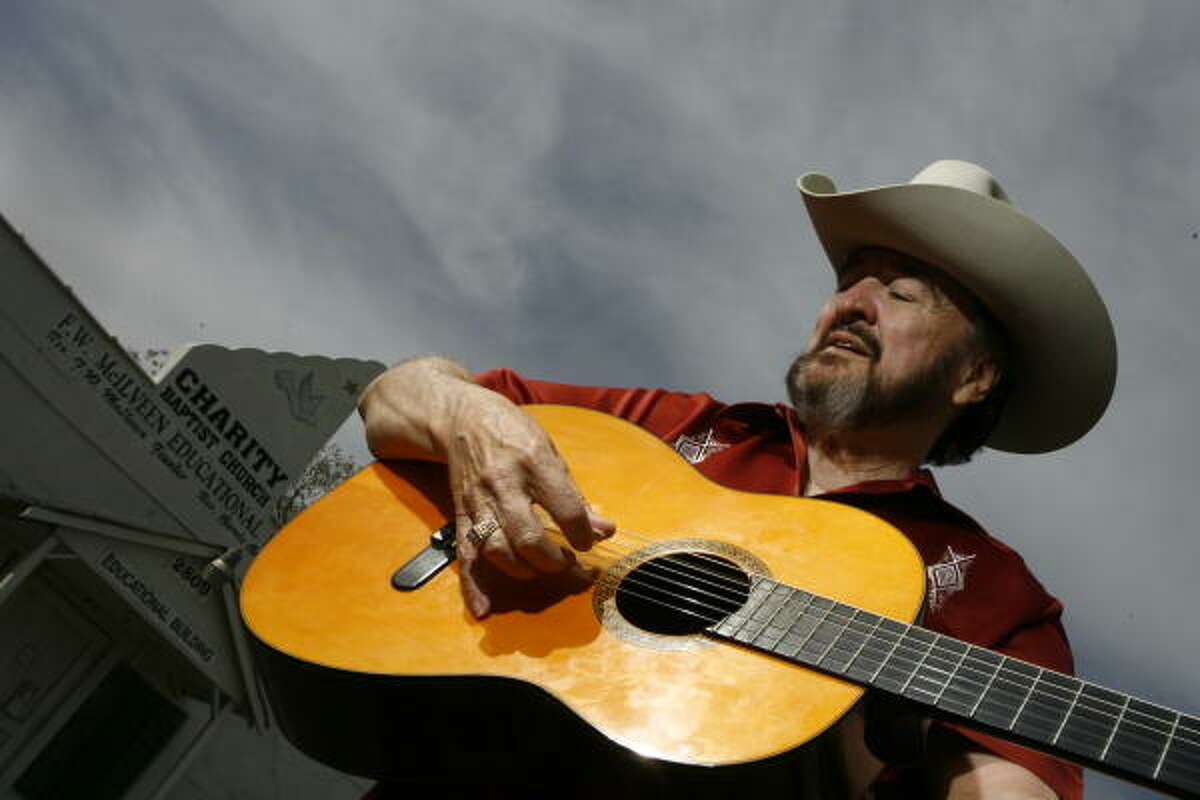 Johnny Bush pays tribute to his old stomping grounds