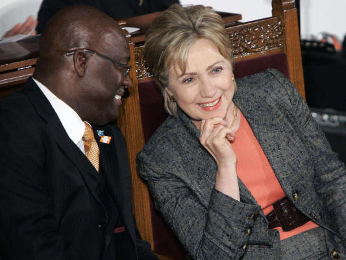 Sen. Clinton stumps publicly, privately in Houston