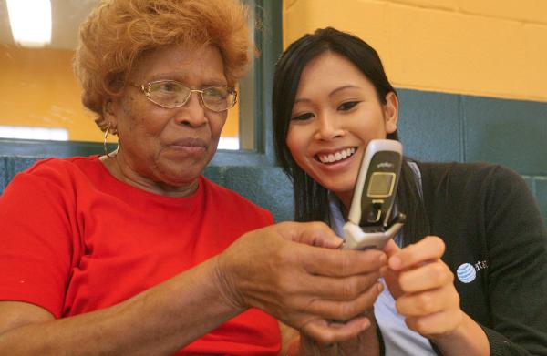 Program offers hands-on help for seniors with cell phones