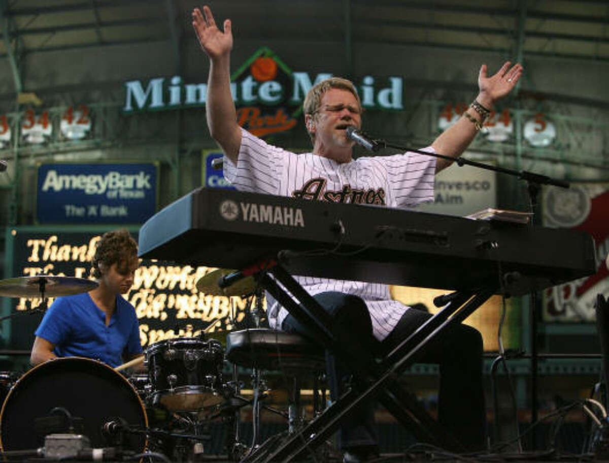 Astros, fans show their faith