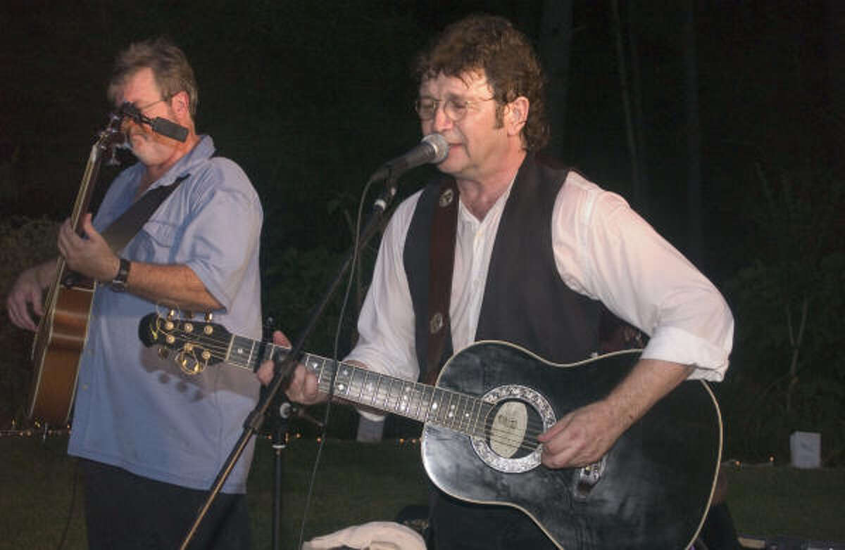 Shake Russell concert in Alvin