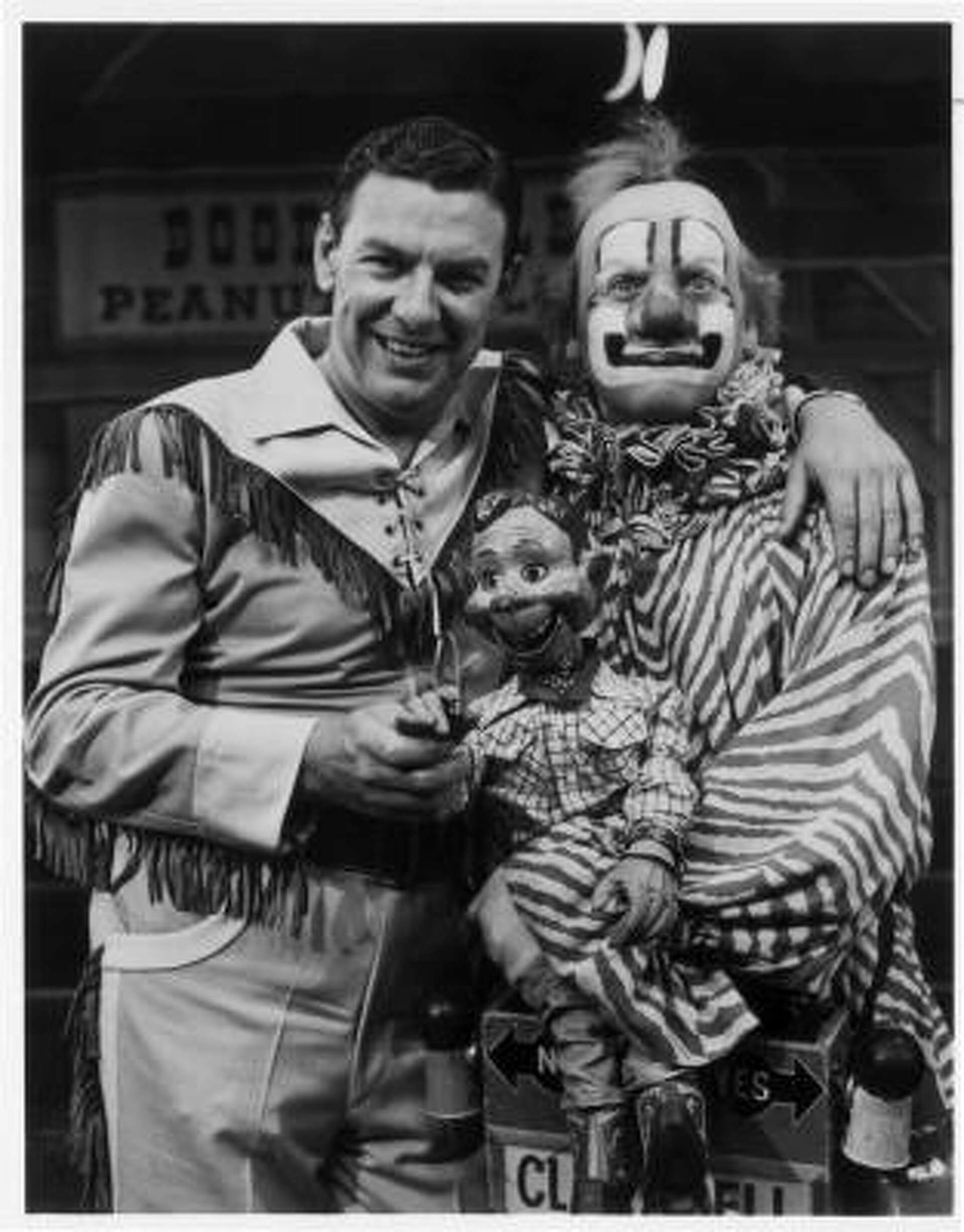 Twitter users sharing videos of 'creepy clowns' with @SpookyClowns