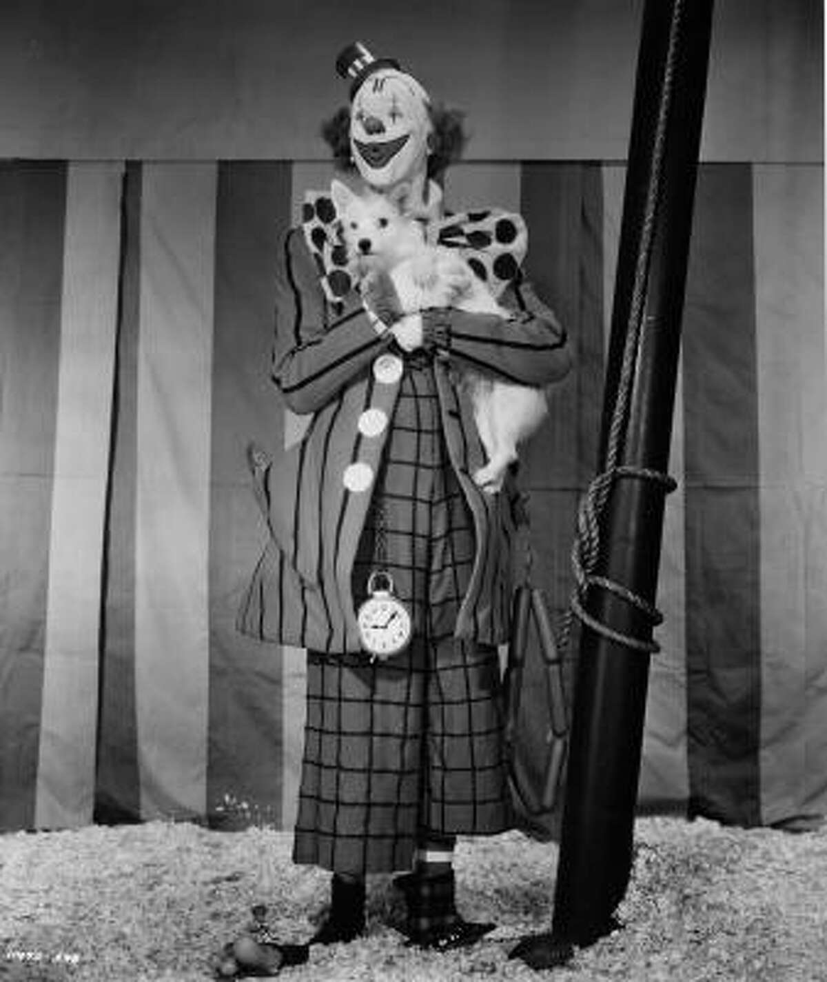 Twitter users sharing videos of 'creepy clowns' with @SpookyClowns