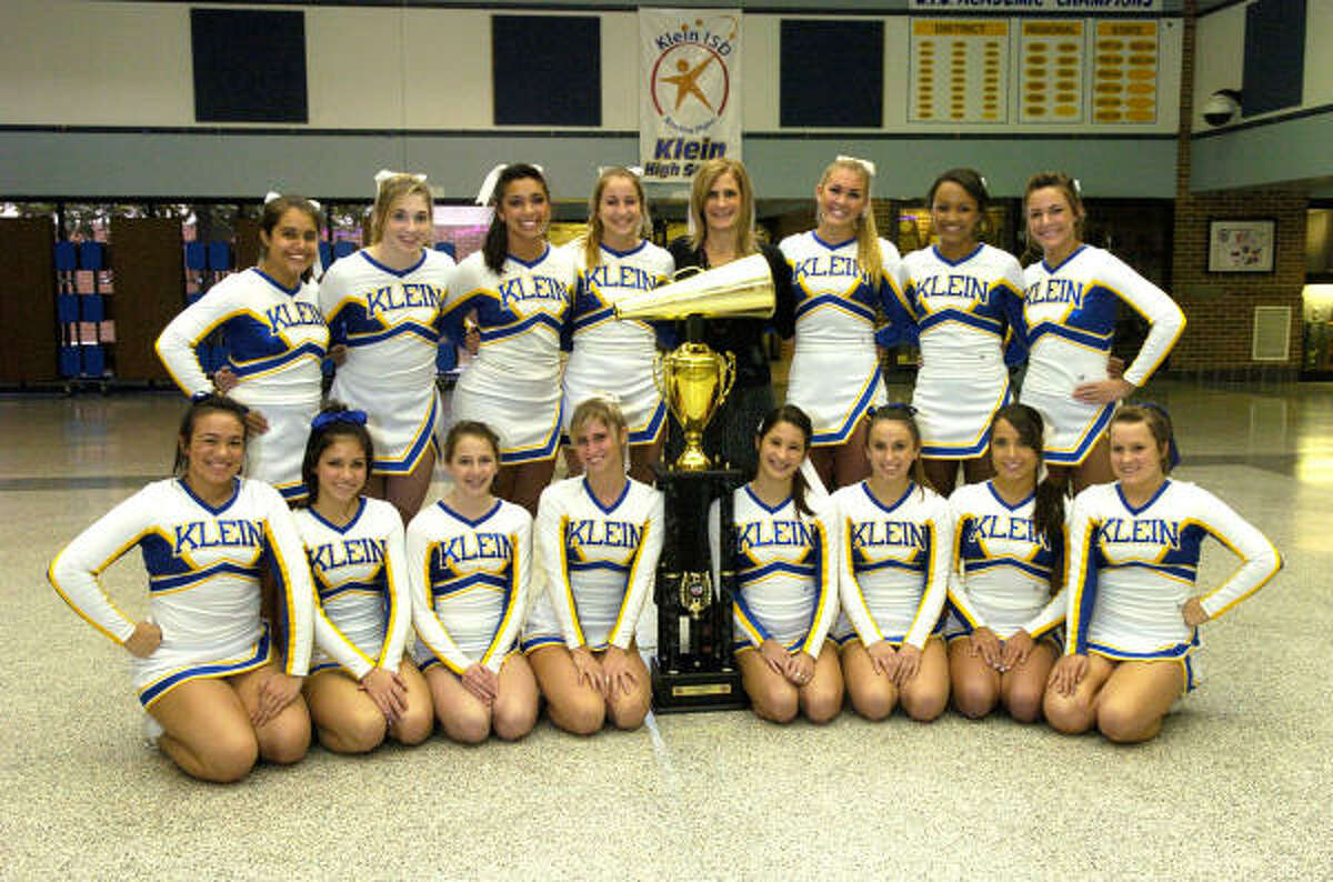 Klein High School cheerleaders win national title