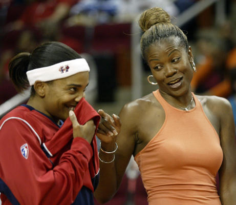 Thompson exploits Liberty's lax defense in Comets' win