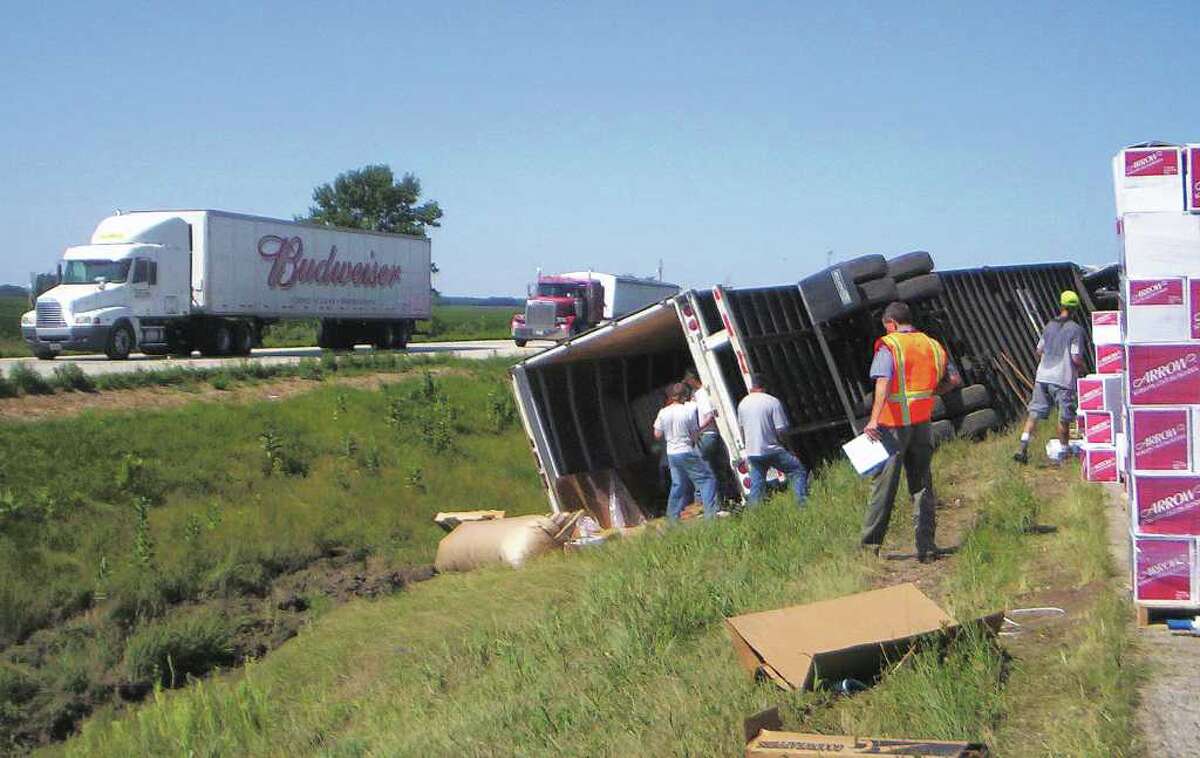 Miranda Cosgrove breaks ankle in tour bus accident