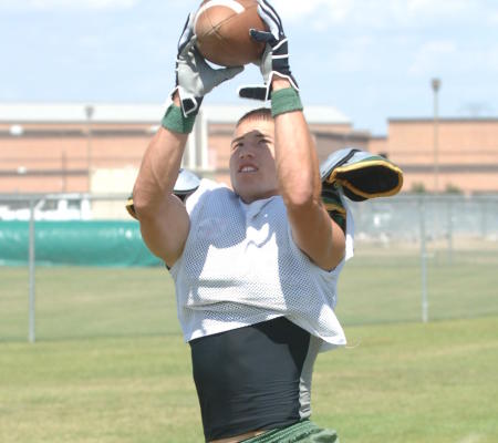 Cy Falls receiver, North Shore guard take honors