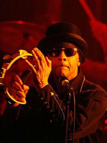 Arthur Lee, influential musician in the band Love, dies