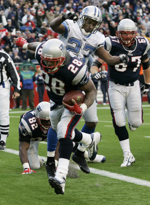Patriots' Dillon scores in final minutes to prevent Lions upset