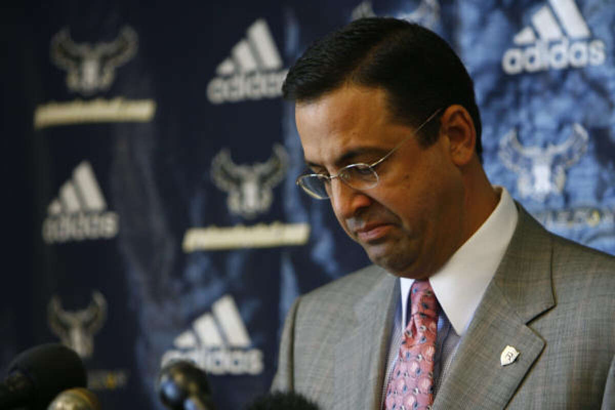 Rice football player dies after collapsing Sunday