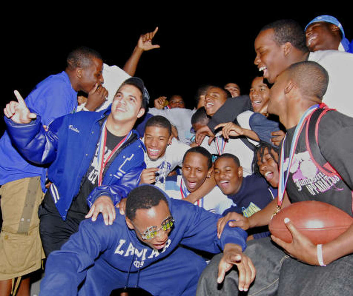 Mustangs stampede to state