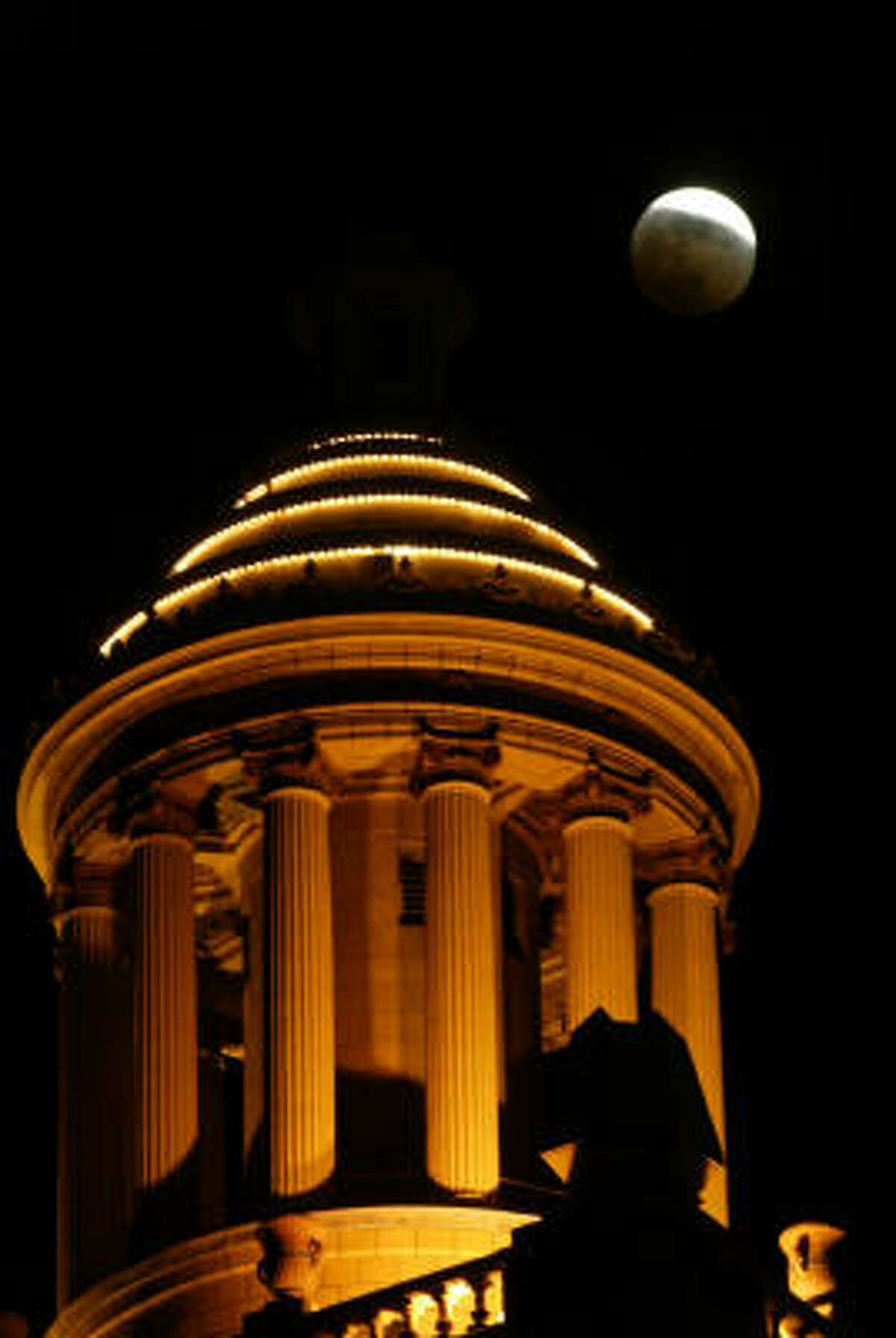 Search for orbs and ghosts during a Houston ghost walk
