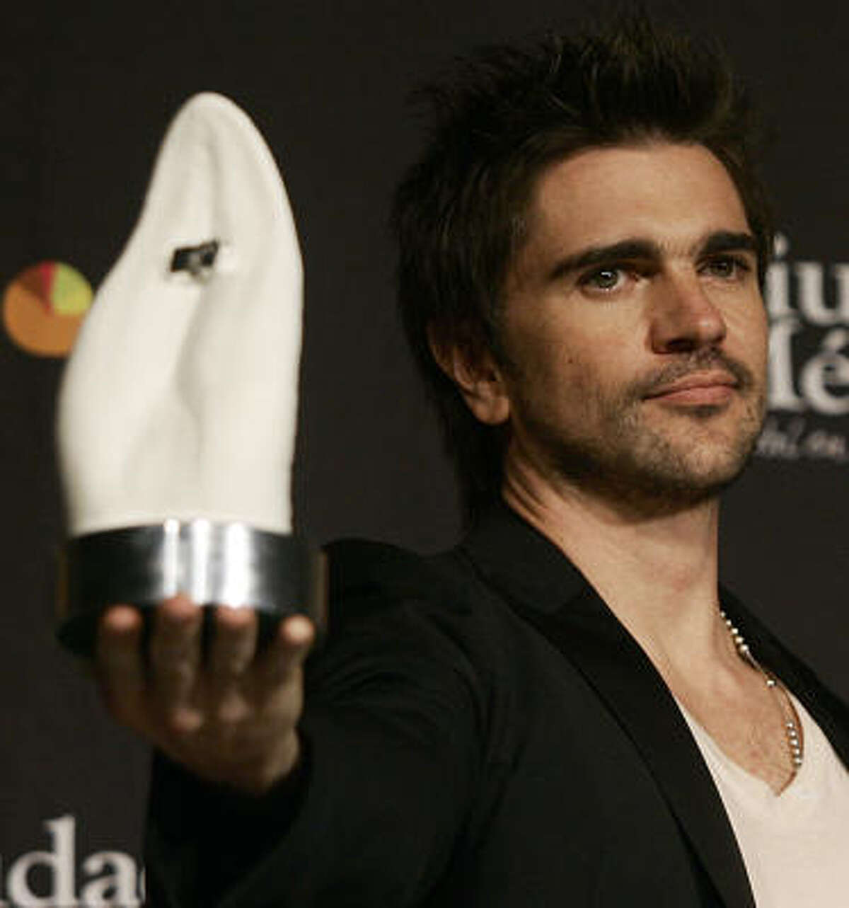 Colombian superstar Juanes joins us for a Facebook Live