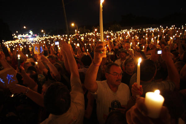 Fans gather to celebrate Elvis