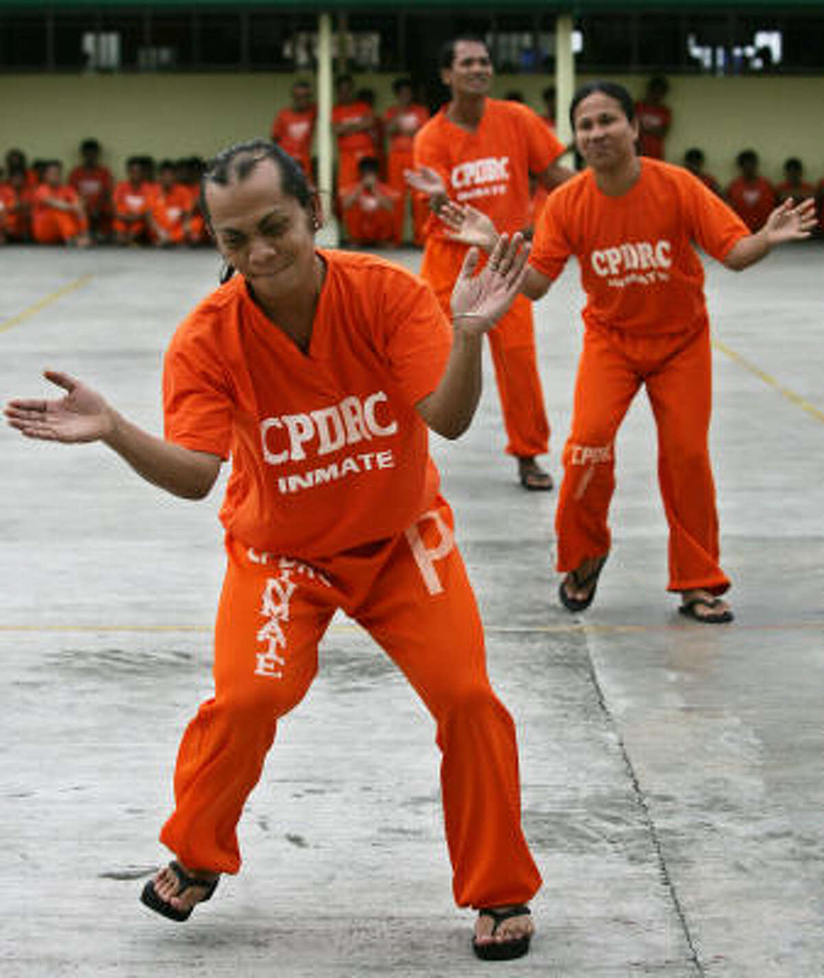 Dancing inmates a YouTube sensation