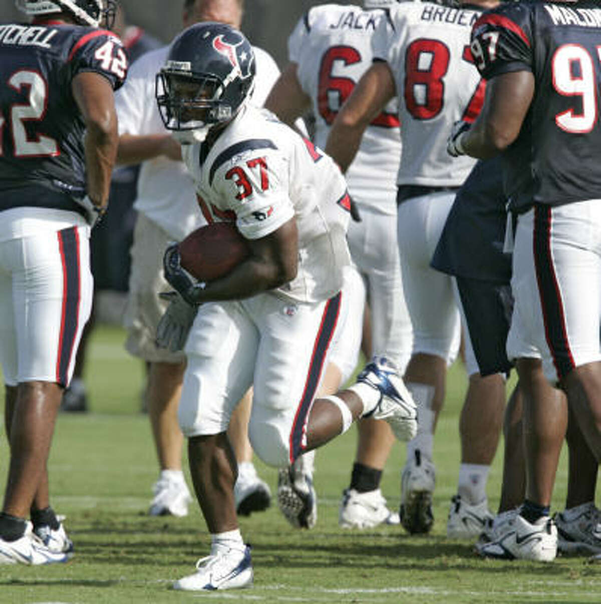 32 SHOTS FROM 32 NFL TRAINING CAMPS