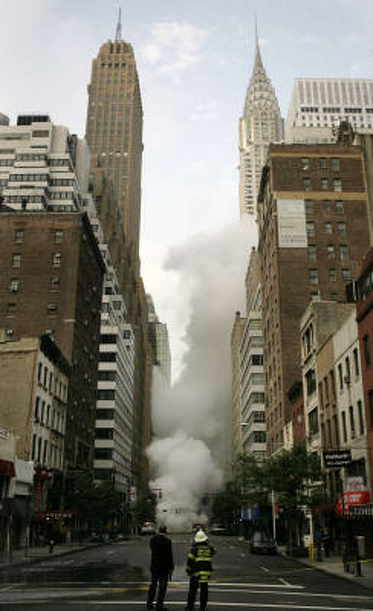 Steam pipe explodes in NYC