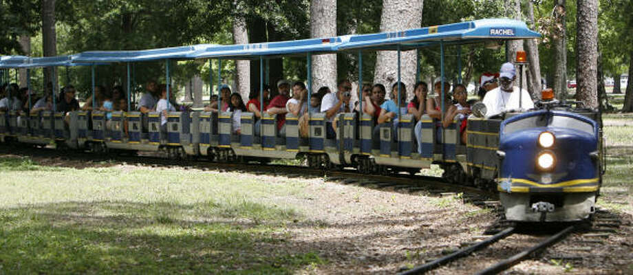 Car collides with Hermann Park miniature train - Houston Chronicle