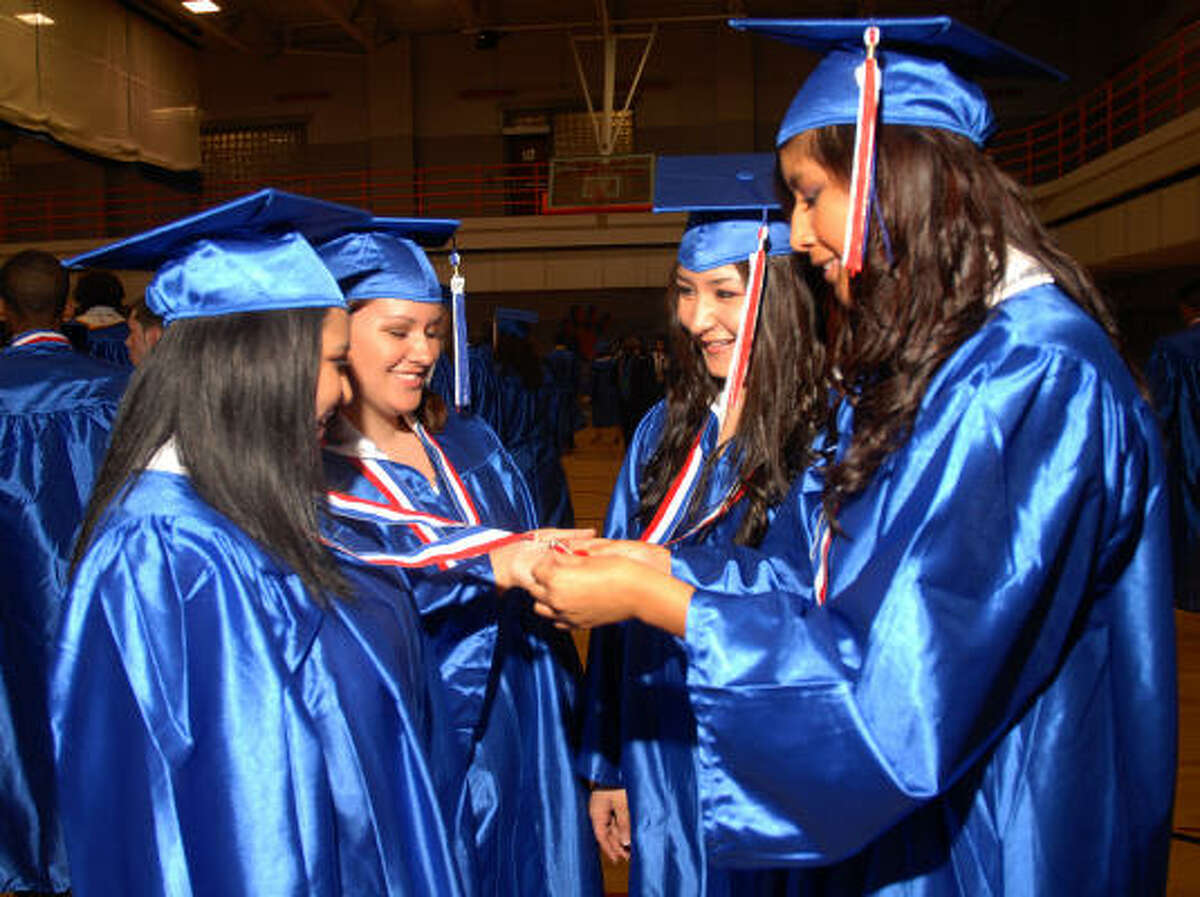 Oak Ridge High School graduation photo gallery