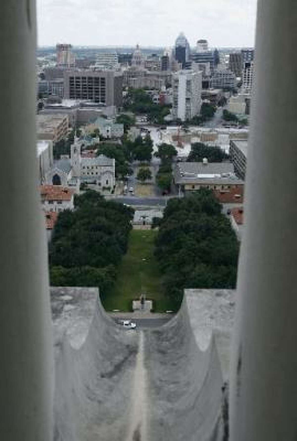 Officer who shot UT sniper is laid to rest