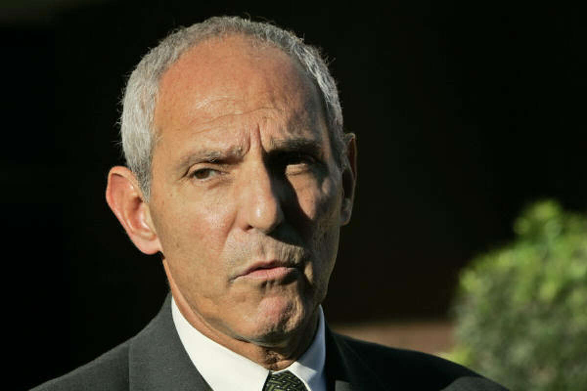 Dispute over Smith's body ends