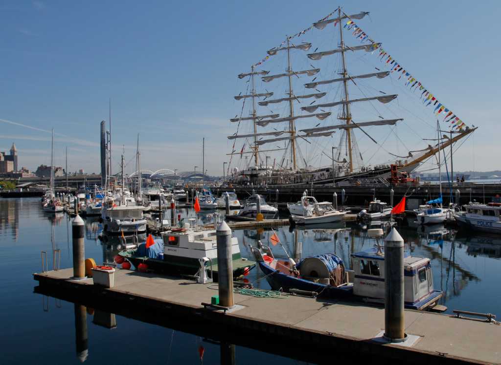 Sailing ship Pallada visits Seattle