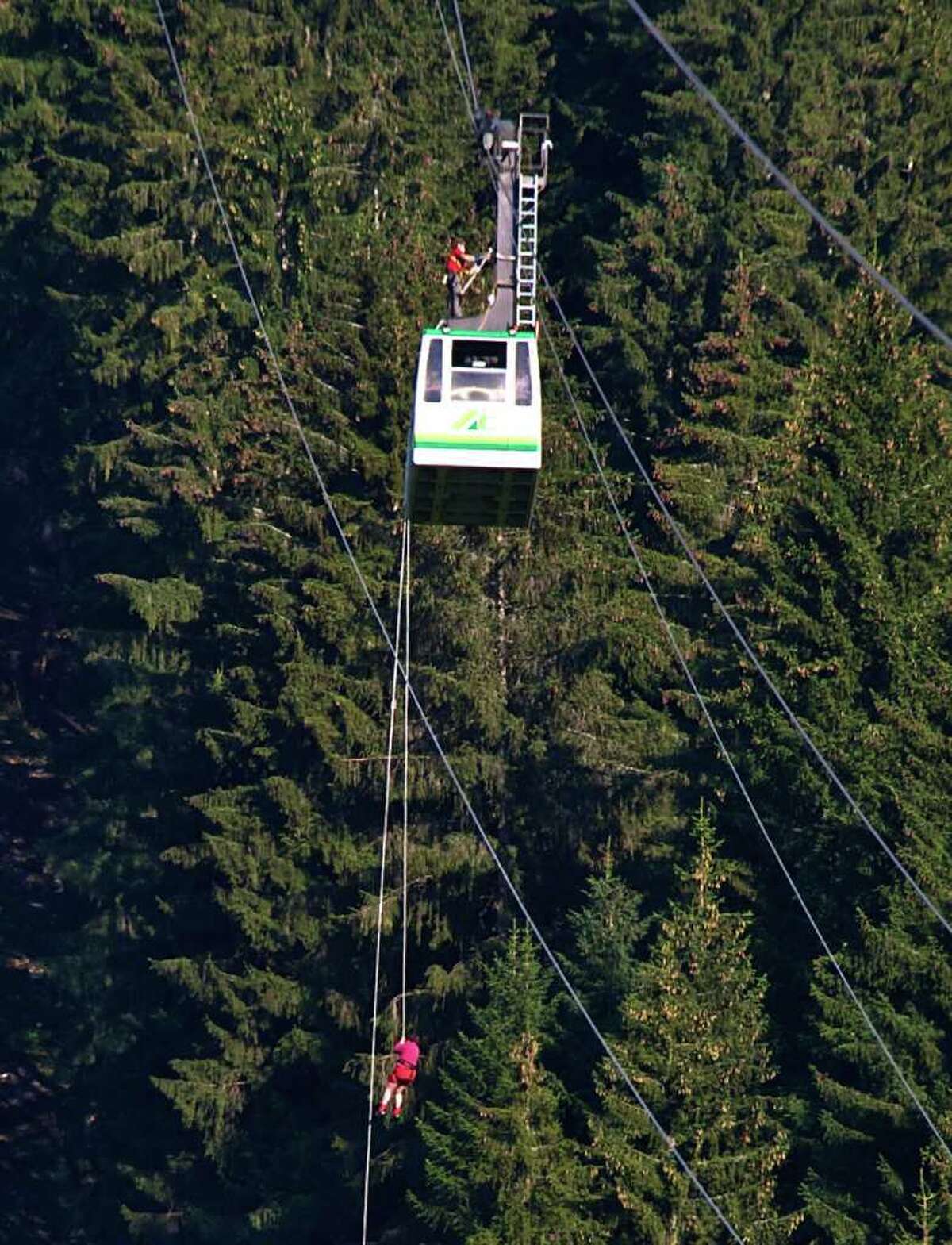20 rescued after 17 hours stuck in German gondola