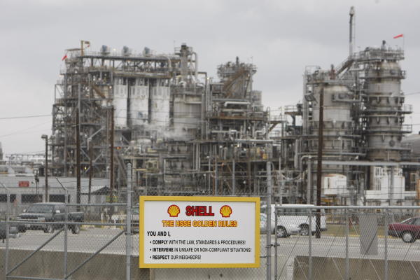 Shell sued over Deer Park refinery emissions
