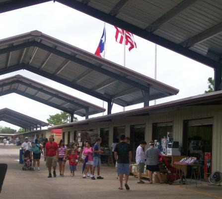 Traders Village shades its shoppers