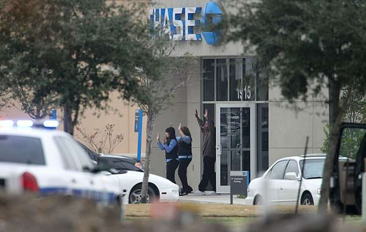 6 more charged in series of Houston-area bank heists