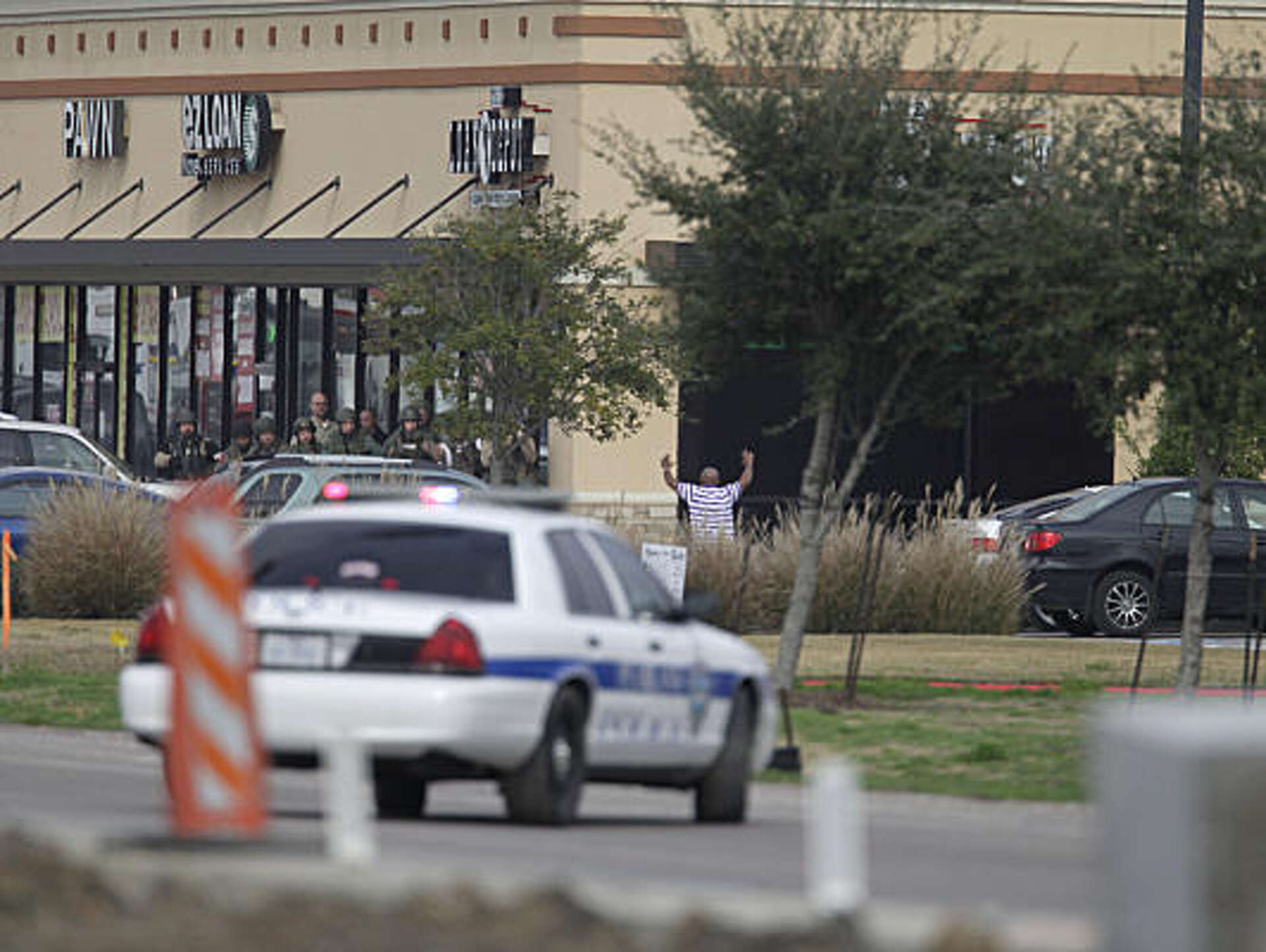 6 more charged in series of Houston-area bank heists