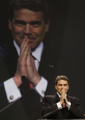 Perry offers praise, prayer but little on politics
